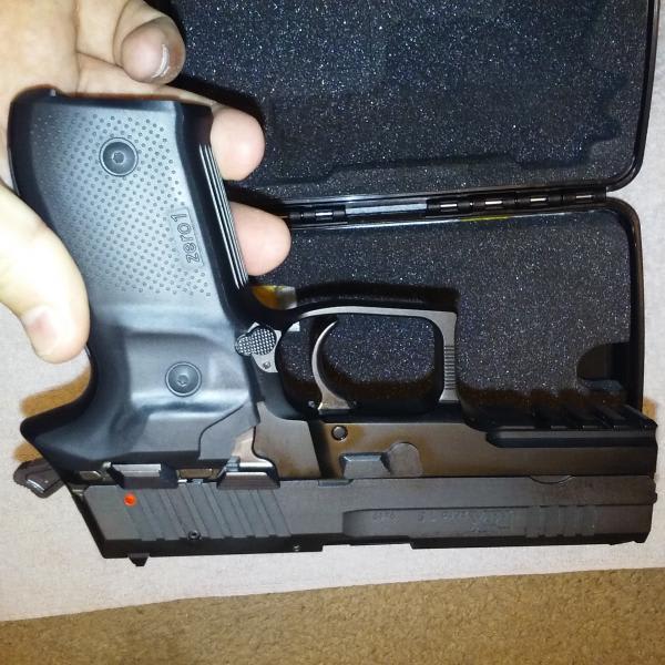 Rex Zero 1 Standard, 9mm, Black, 2- 17rd Mags, Case - REXZERO1S-01